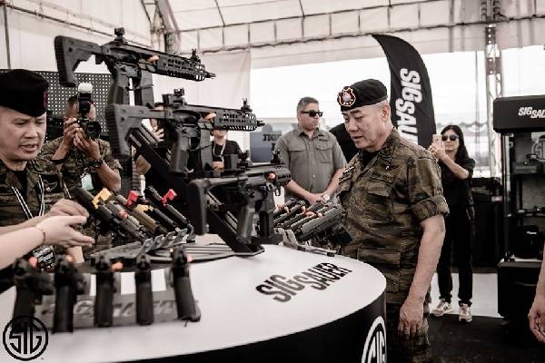 ผบ.ตร.โชว์ลีลายิงปืนในงาน SIG SAUER DAY 2019” - COP'S Magazine