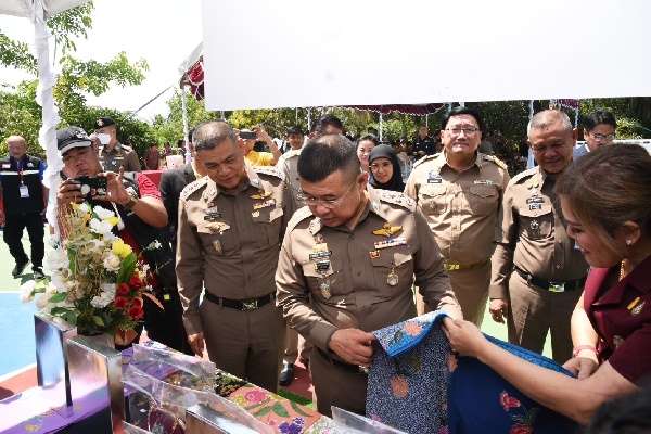 ผบ.ตร.ตรวจเยี่ยมปิดโครงการชุมชนยั่งยืนเกาะสินไหเมืองระนอง - COP'S Magazine