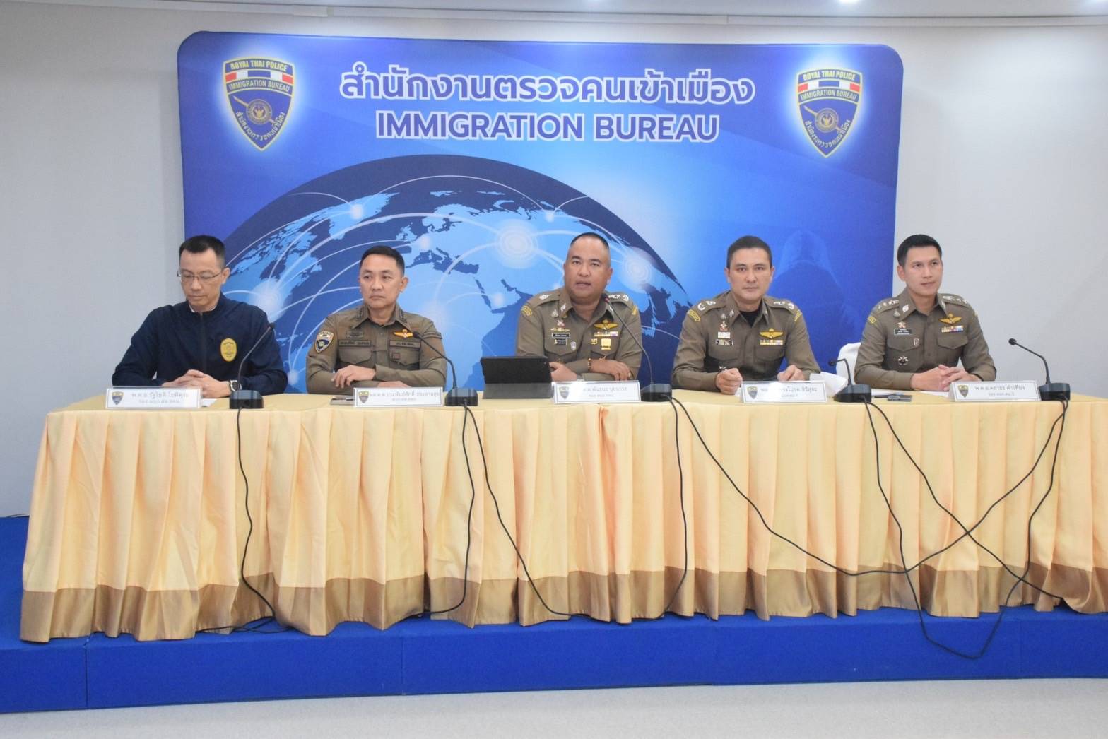 ตำรวจ ตม.แถลงจับ 4 คดีสำคัญ - COP'S Magazine