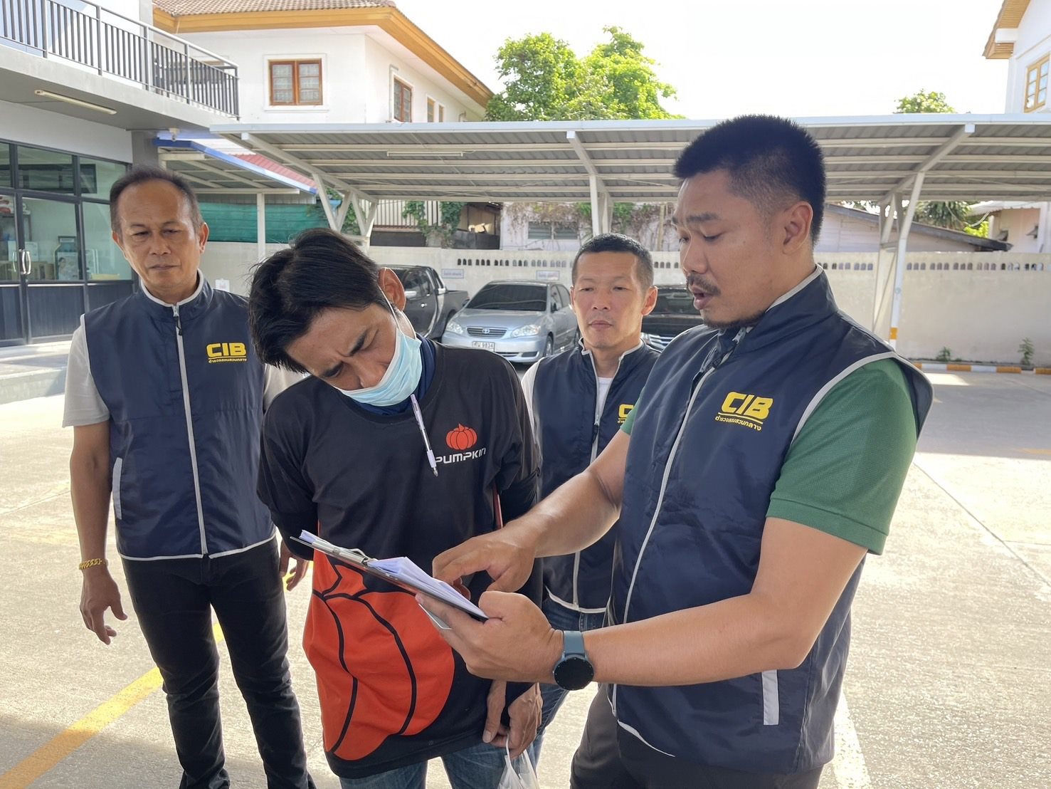 รวบหนุ่ม “หลอกให้รัก” ตุ๋นเหยื่อสูญเงินนับล้าน อ้างเปิดบัญชีให้คนรู้จัก ...